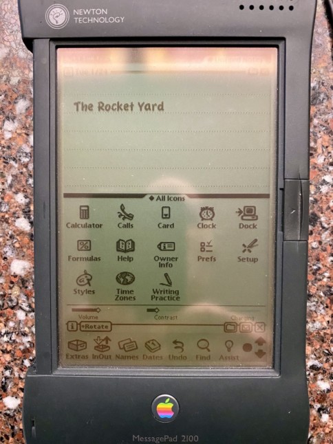 RETRO APPLE: The Newton MessagePad Was Ahead of Its Time